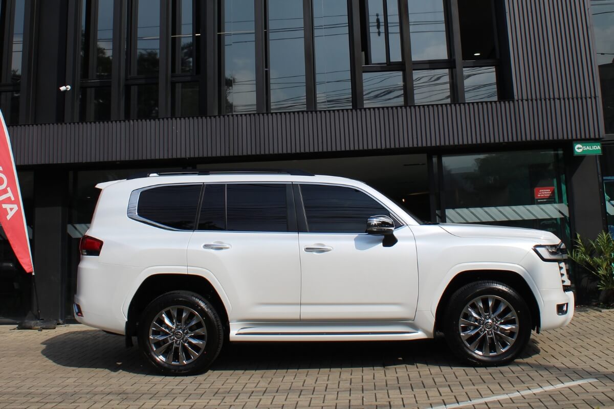 Toyota Land Cruiser 300 - Autoamerica